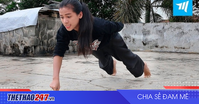 VIDEO: Nữ võ sĩ xinh đẹp hít đất chỉ bằng 1 ngón tay gây sốt